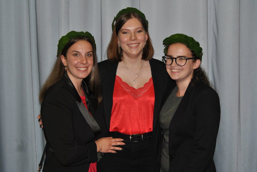 Stilvoll, künstlerisch und emotional – die Abiturzeugnisübergabe des ...